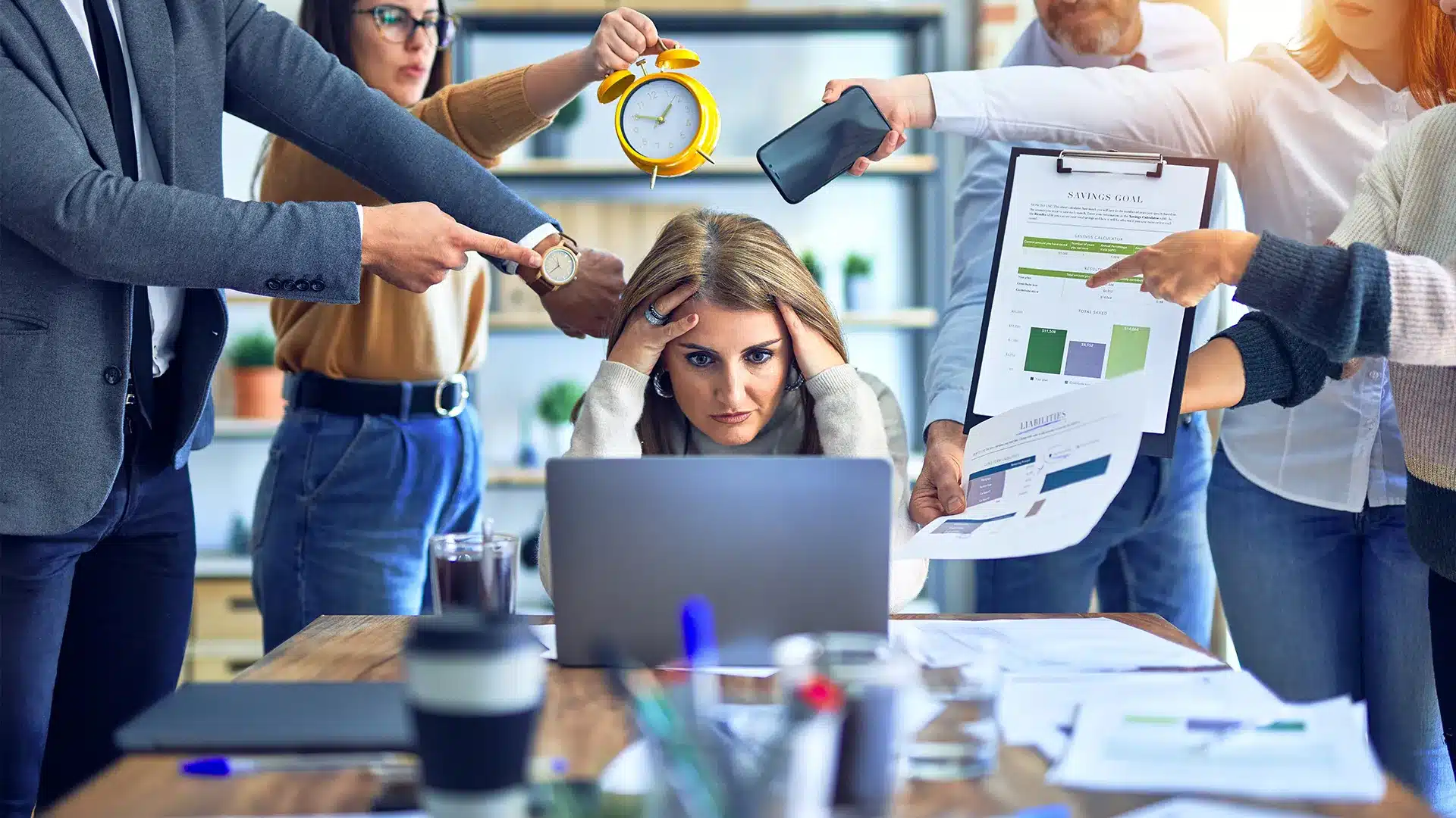 El estrés laboral: Un elemento crucial a considerar en la experiencia ...